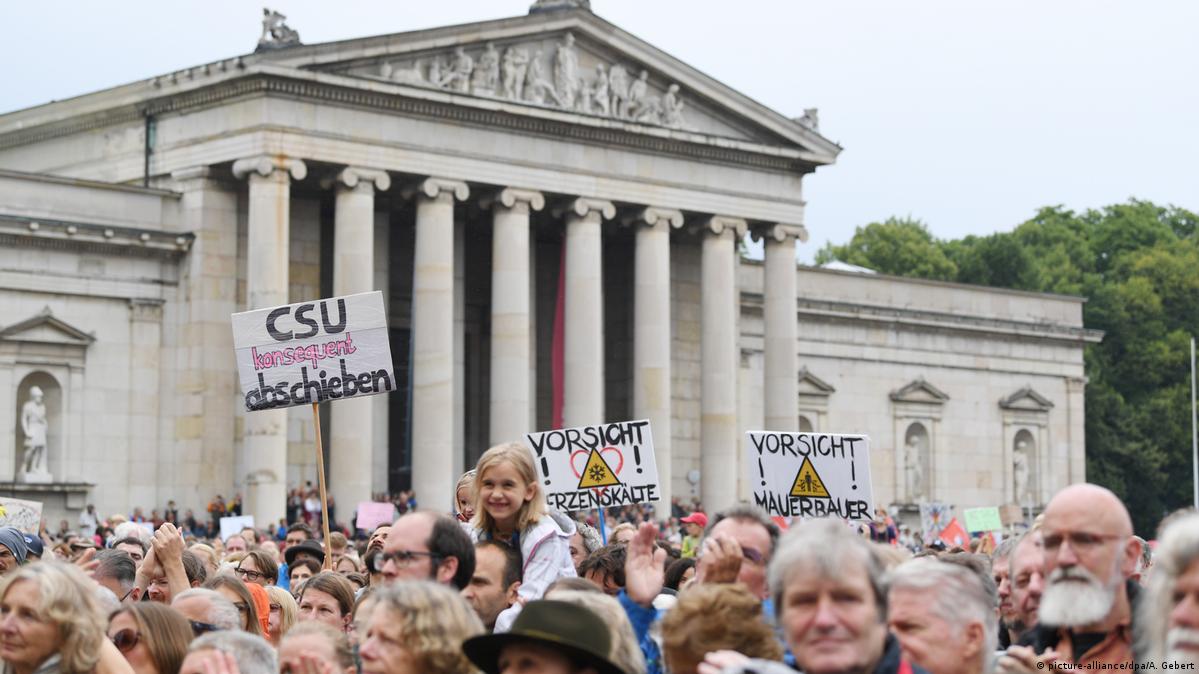Thousands protest against Bavaria's ruling CSU – DW – 07/22/2018