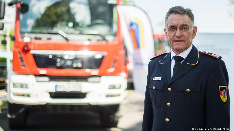 German fire brigade president steps down amid far-right row – DW – 12 ...