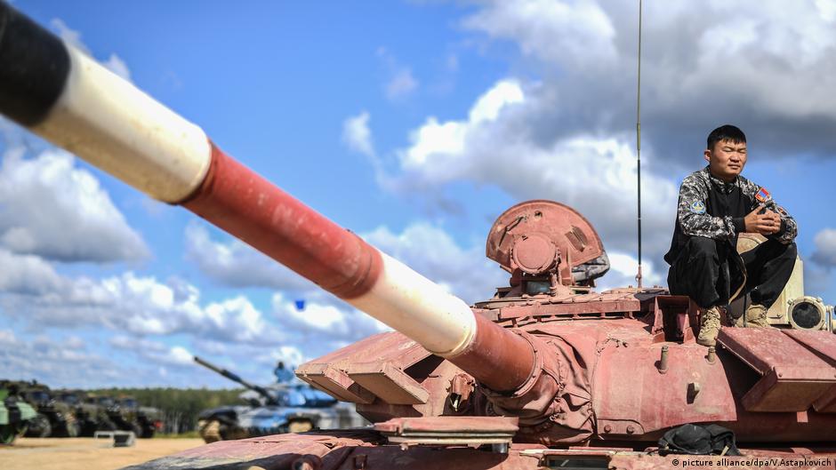 Russia hosts military athletes for International Army Games – DW – 08 ...