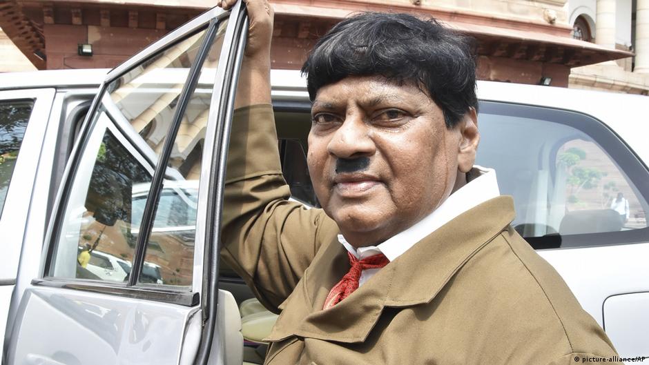 Indian lawmaker appears in parliament dressed as Hitler – DW – 08/10/2018