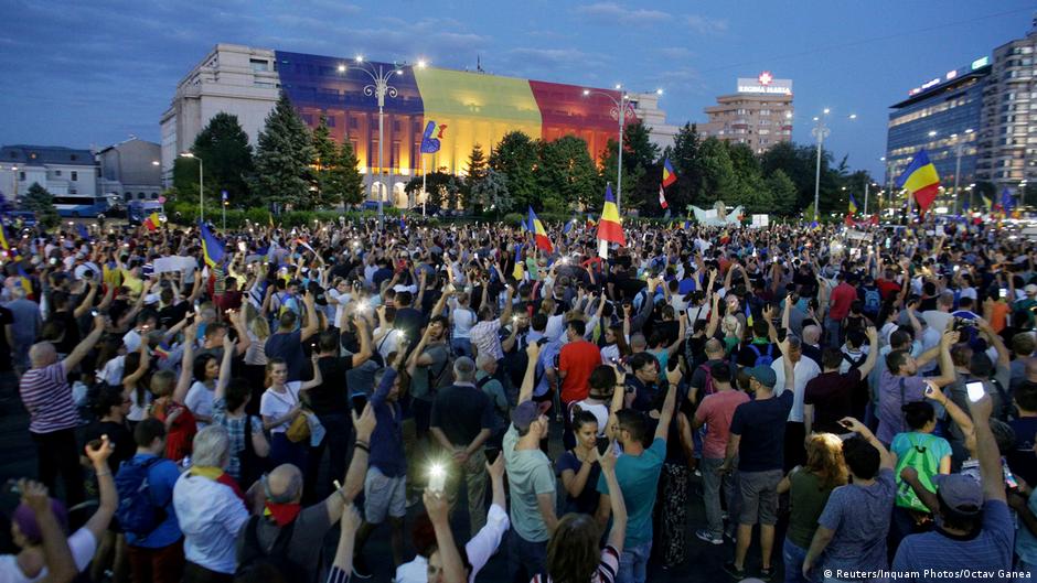 Romanians protests for second night – DW – 08/12/2018