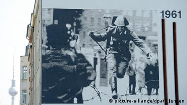 The East German secret police and the Berlin Wall – DW – 08/12/2021