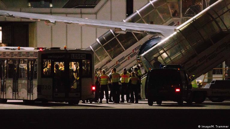 Asylum deportations from Germany drop 50% – DW – 12/19/2020