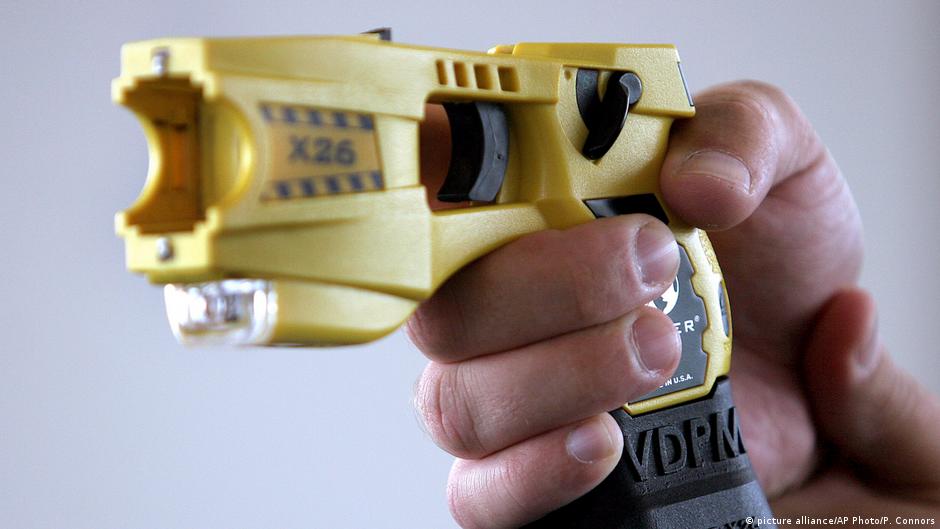 US police taser 87-year-old grandmother – DW – 08/17/2018