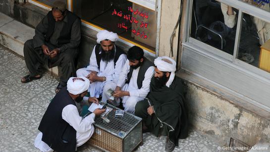 Dollar Smugglers Spook Afghan Currency Market DW 08 21 2018 dollar-smugglers-spook-afghan-currency-market-dw-08-21-2018