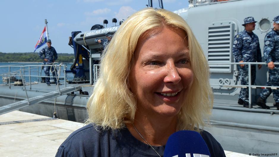 Cruise ship tourist survives 10 hours in water – DW – 08/20/2018