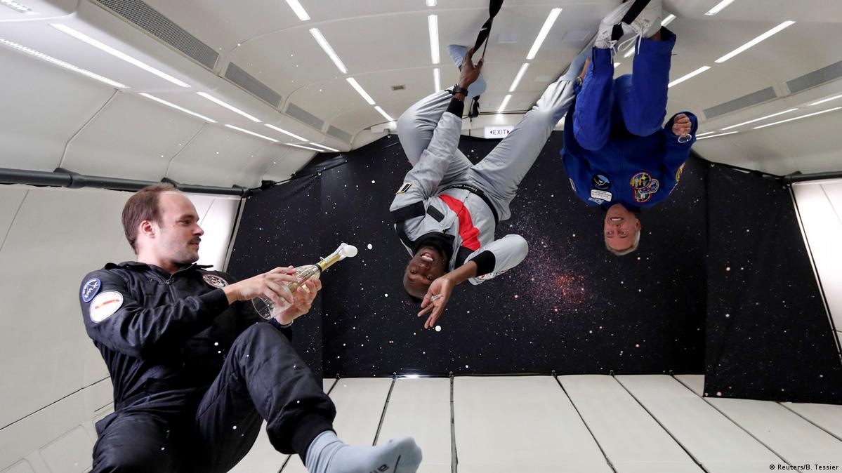 Champagne pops, Bolt bolts in zero gravity – DW – 09/12/2018
