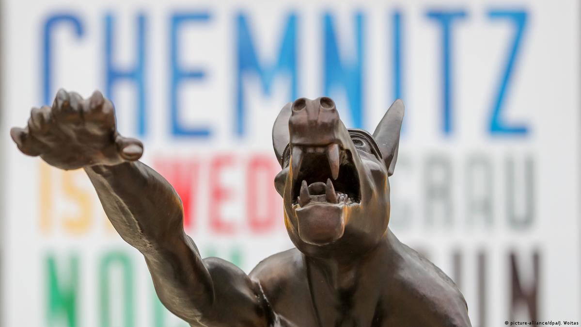 Hitler salute wolves fight far-right in Chemnitz – DW – 09/13/2018