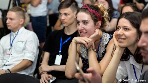 Develop critical media thinking!