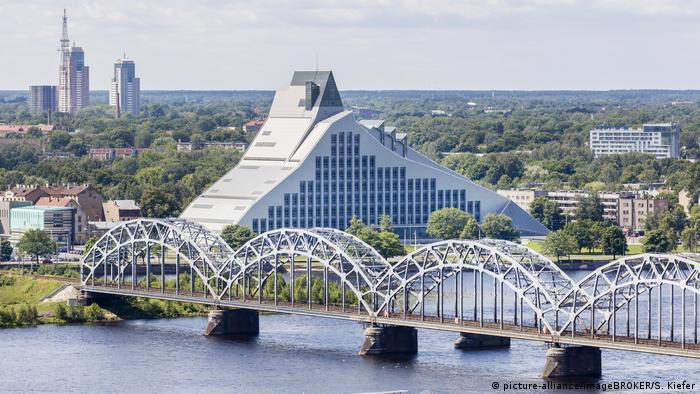 The digitized future: How libraries are pioneering a cultural ...