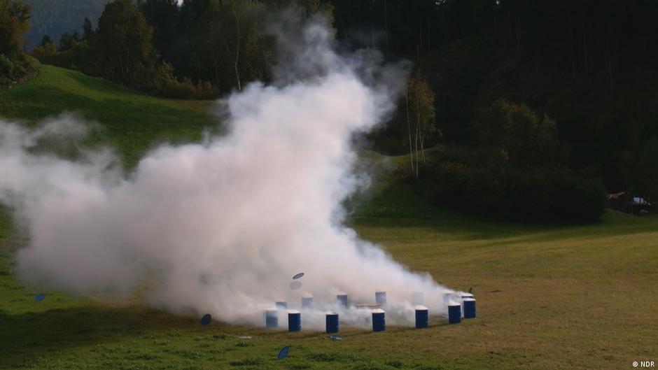 The explosive art of Roman Signer – DW – 09/21/2018