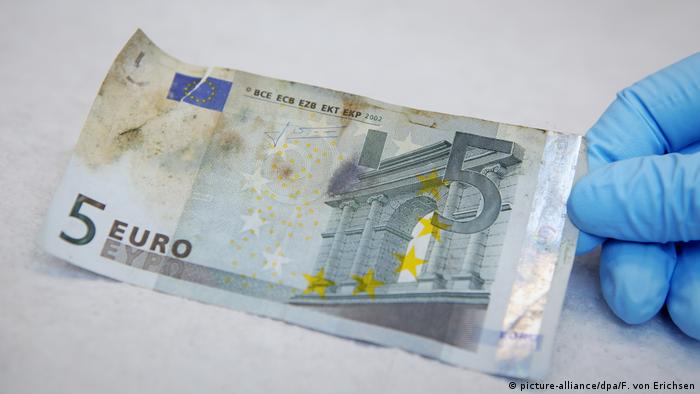 Coronavirus: Here′s why paper towels and coins beat hand dryers and ...