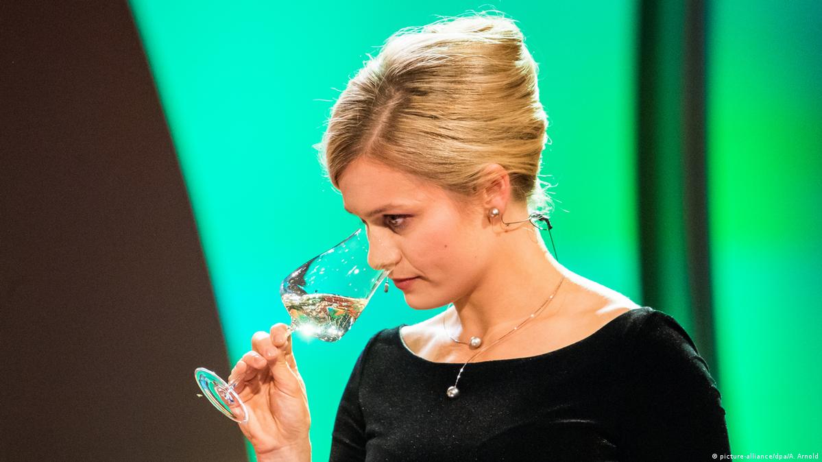 Cheers! Germany crowns 2018 wine queen