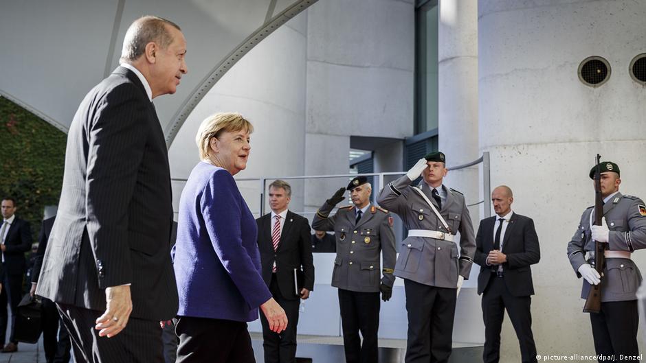 Erdogan holds final talks with Merkel ahead of Cologne visit