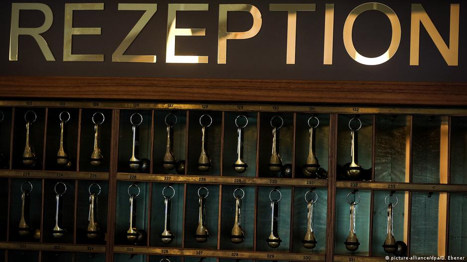 Austrian man charged €10,000 for lost hotel key – DW – 10/03/2018