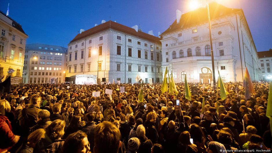 Austria: Left-wing protests hope to break populist push – DW – 10/11/2018