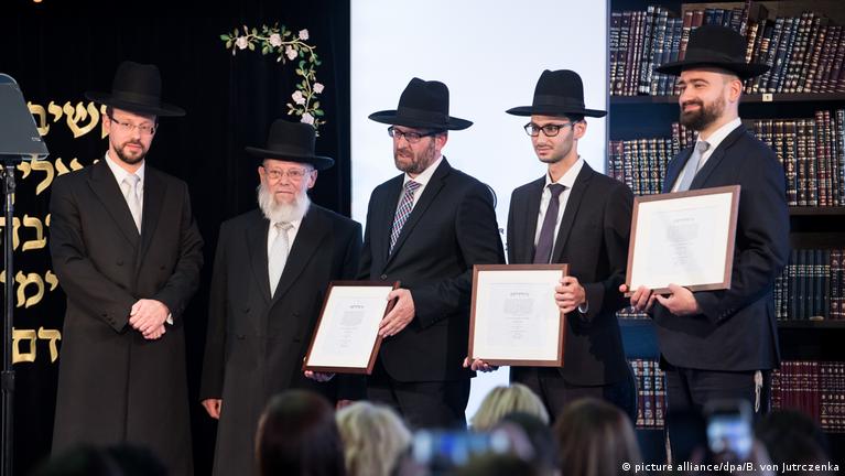 Berlin ordains first Orthodox rabbis since Holocaust – DW – 10/09/2018