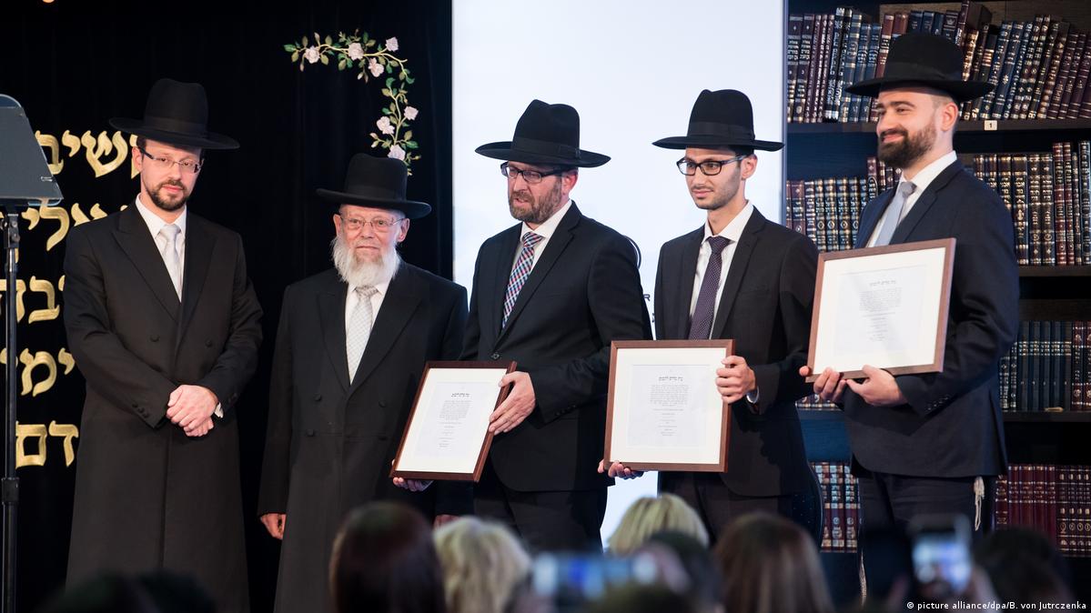 Berlin ordains first Orthodox rabbis since Holocaust – DW – 10/09/2018