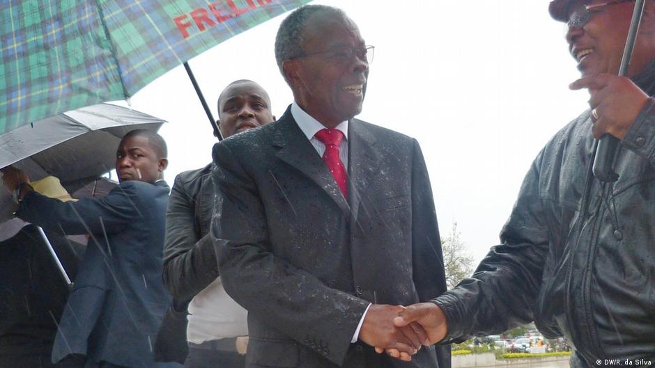Eneas Comiche: Ex-autarca regressa para "modernizar Maputo" – DW – 09 ...