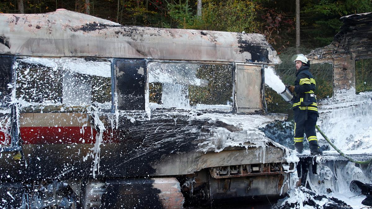 German high-speed train catches fire – DW – 10/12/2018