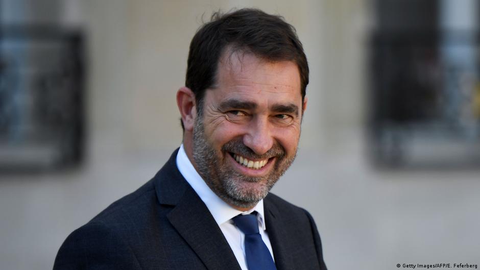 French president reshuffles Cabinet with key ally – DW – 10/16/2018
