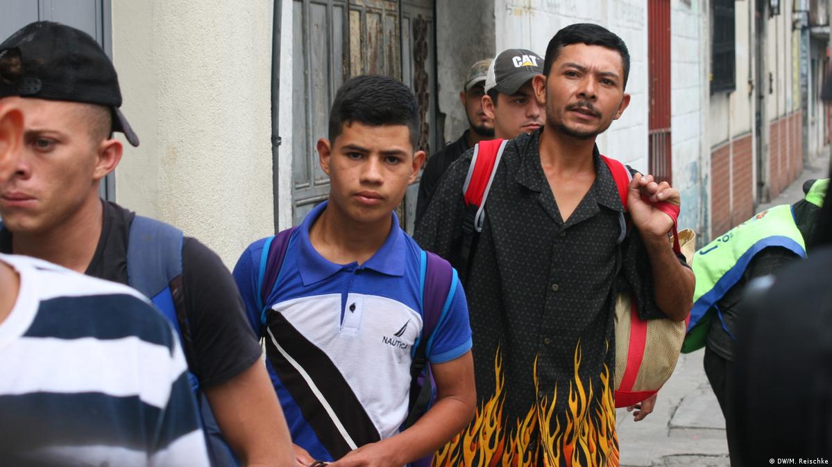 Hondurans fleeing violence: 'There is no other option' – DW – 10/20/2018
