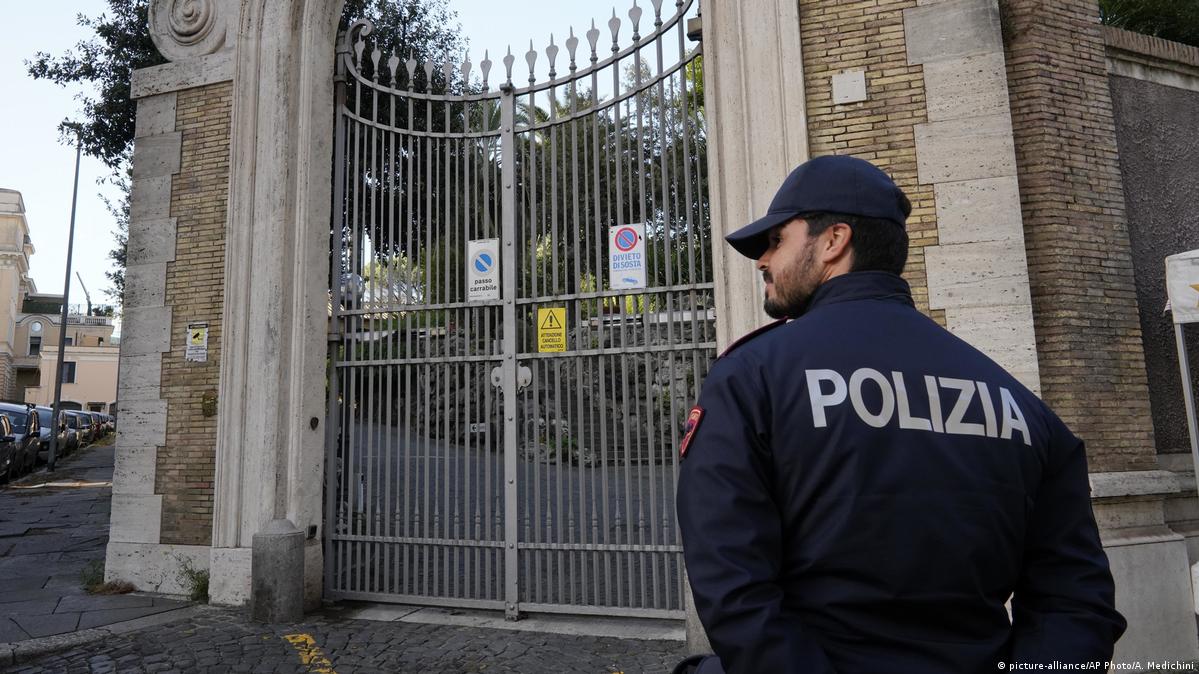 Experts probe human remains at Vatican embassy – DW – 11/07/2018