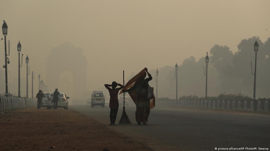 Diwali firework smog chokes Delhi – DW – 11/08/2018