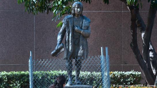 Columbus statue removal sparks genocide row – DW – 11/15/2018
