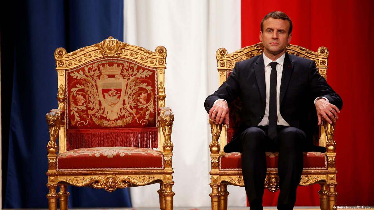 'Seats of Power': Chairs as a status symbol – DW – 11/19/2018