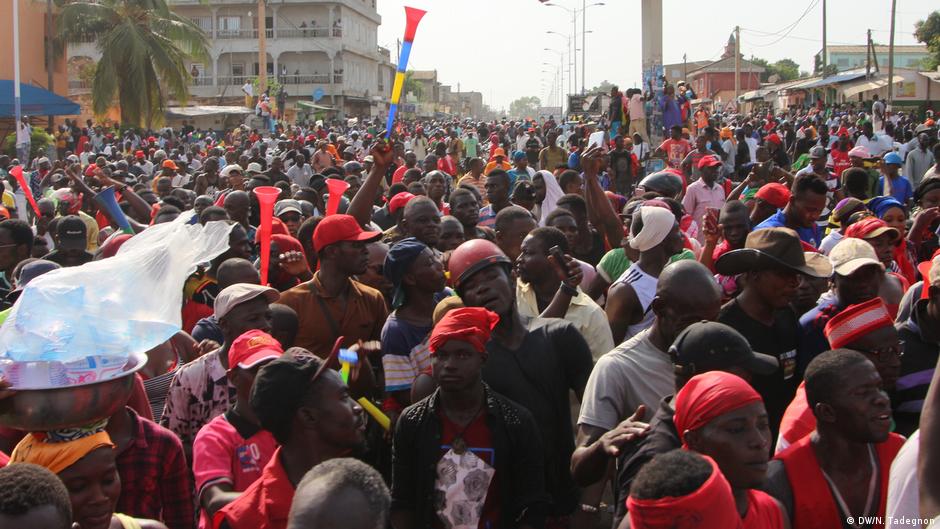 Togo protests turn deadly after gov't crackdown – DW – 12/09/2018
