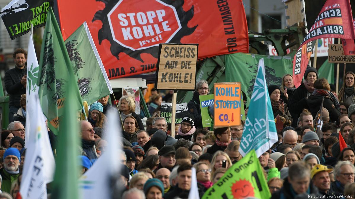 Protesters call for Germany to lead on climate – DW – 12/01/2018