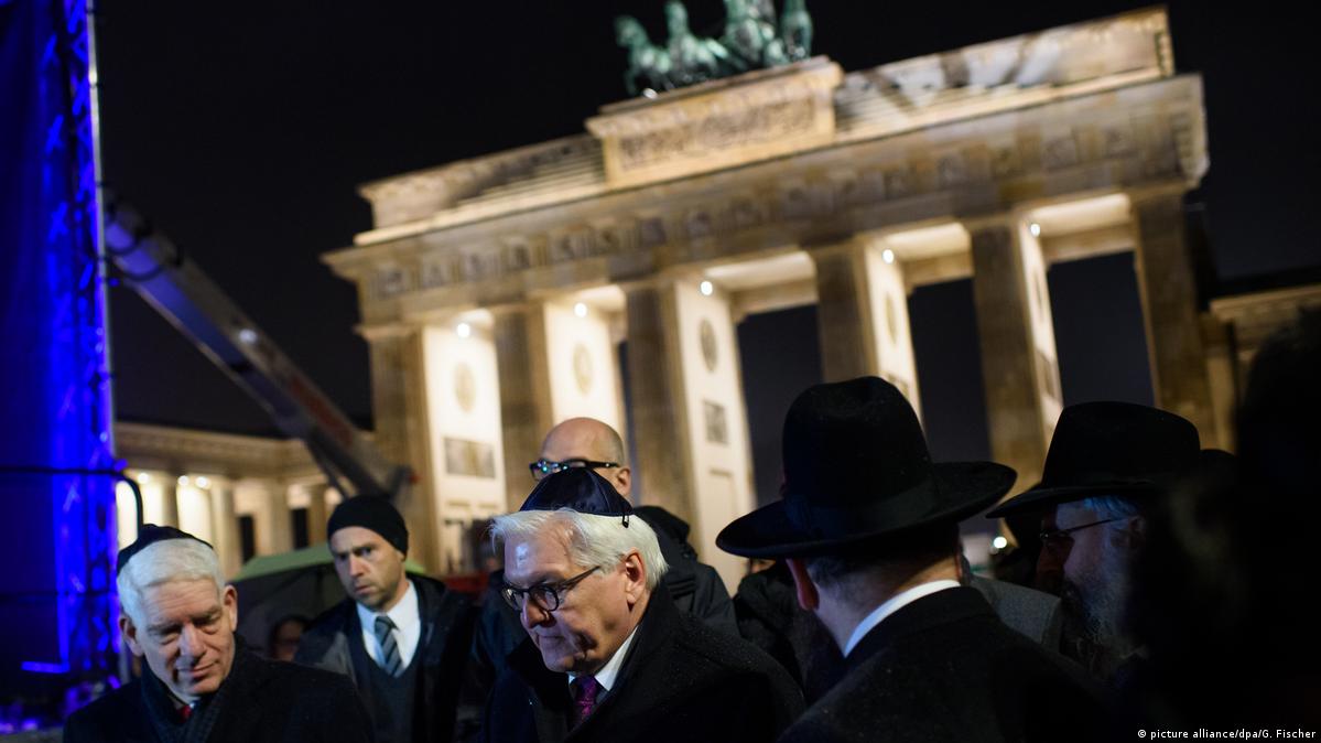 Hanukkah in Berlin: Jewish community is 'a gift' – DW – 12/02/2018