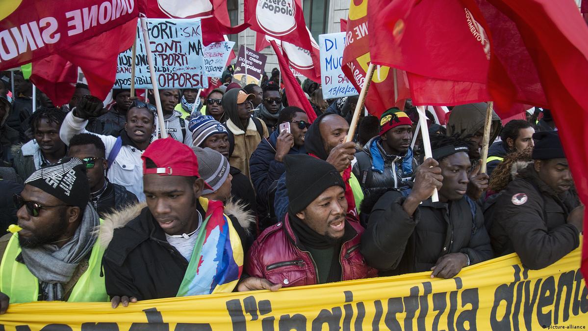Thousands march for refugee rights in Italy – DW – 12/16/2018