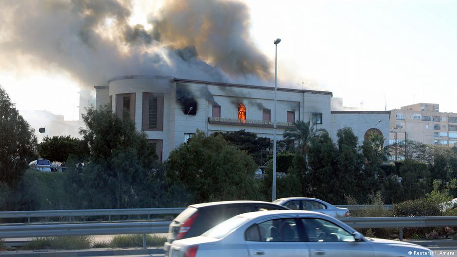 Suicide bombers attack Libya's foreign ministry – DW – 12/25/2018