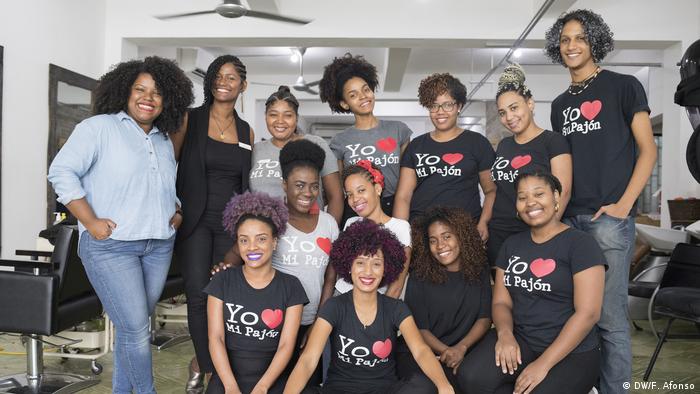 La lucha por la aceptación del cabello rizo, belleza natural ...