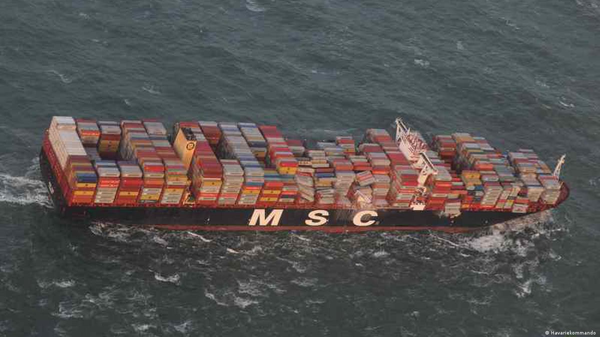 Cargo ship loses 270 containers off Dutch coast – DW – 01/02/2019