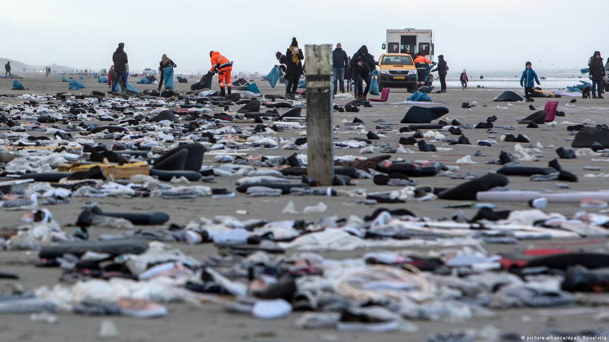 Dutch islanders take to the beach as container cargo washes ashore – DW ...