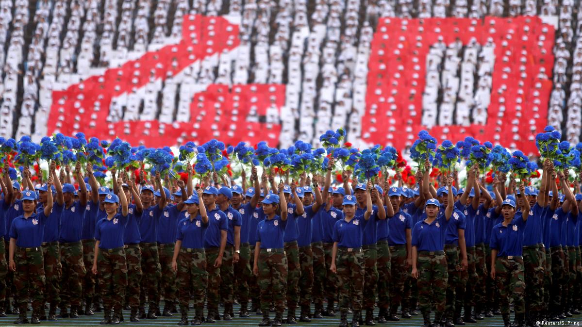 Cambodia celebrates anniversary of Khmer Rouge ouster – DW – 01/07/2019