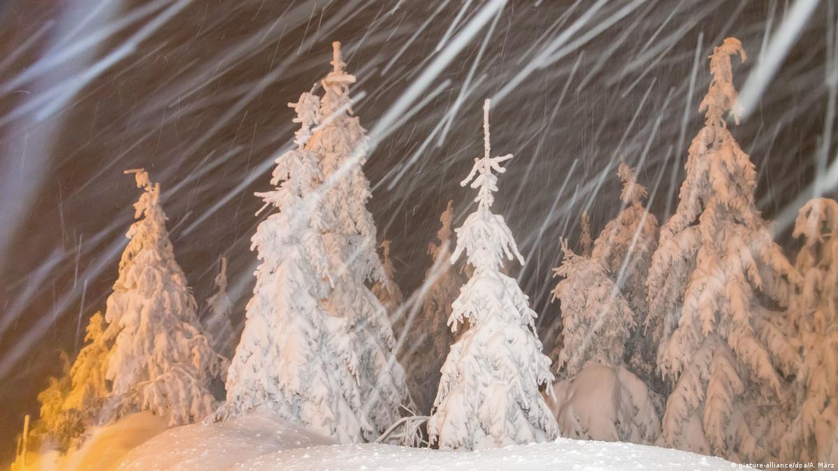 Heavy snow in southern Germany, Austria – DW – 01/07/2019