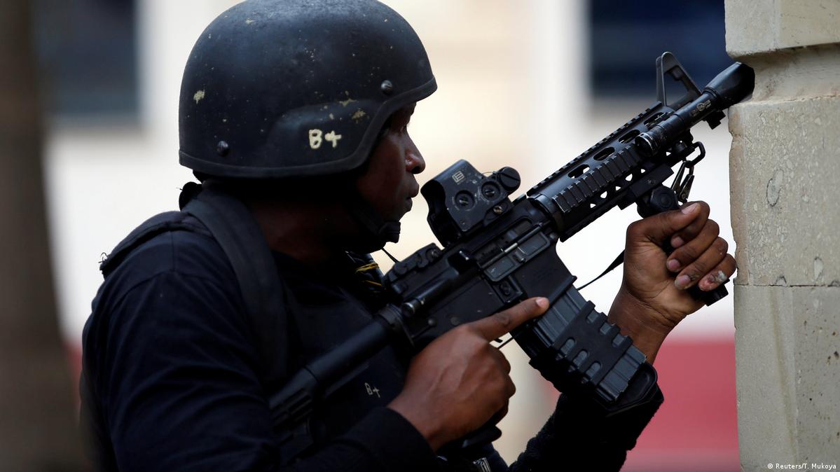 Ataque terrorista en Nairobi acaba con 15 muertos – DW – 15/01/2019