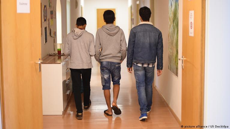 Germany knows 'alarmingly little' of missing child refugees – DW – 01 ...