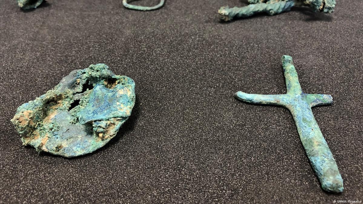 Nuremberg archaeologists restore rare Bronze Age artifacts – DW – 01/25 ...