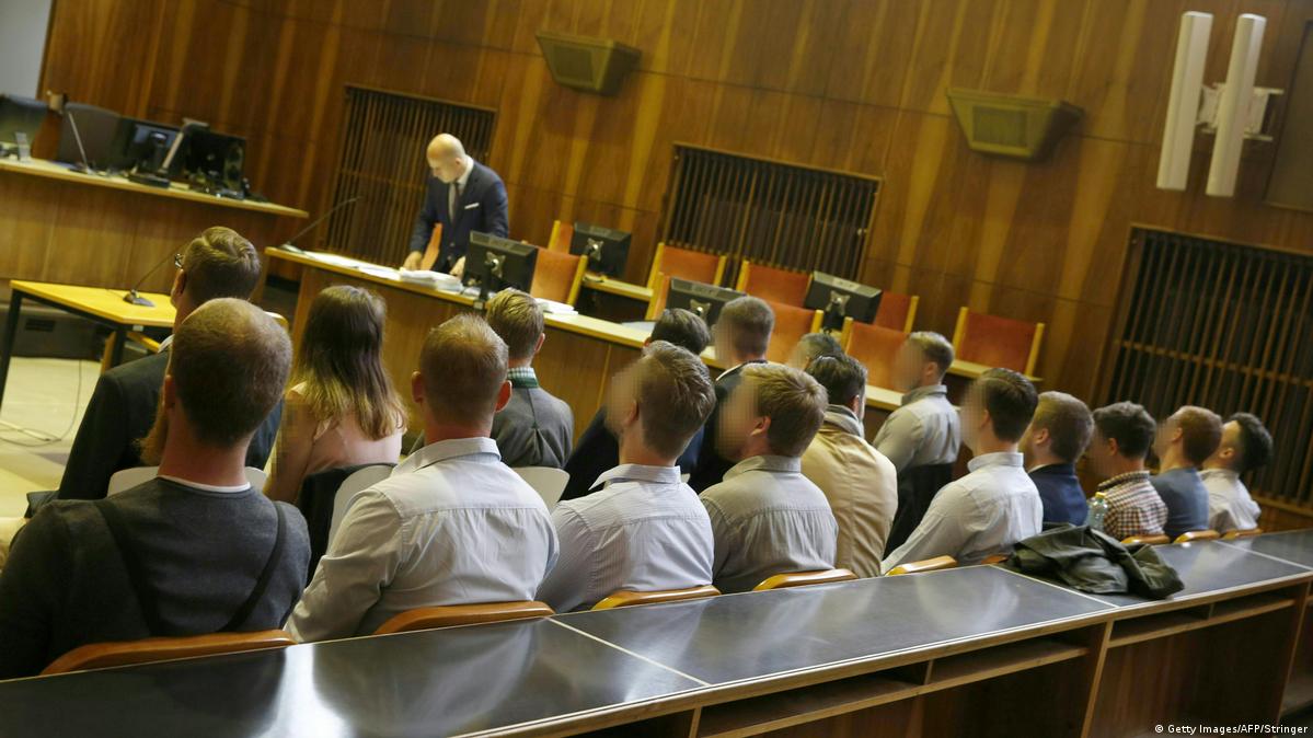 Jail terms Austrian far-right group trying to incite coup – DW – 01/25/2019