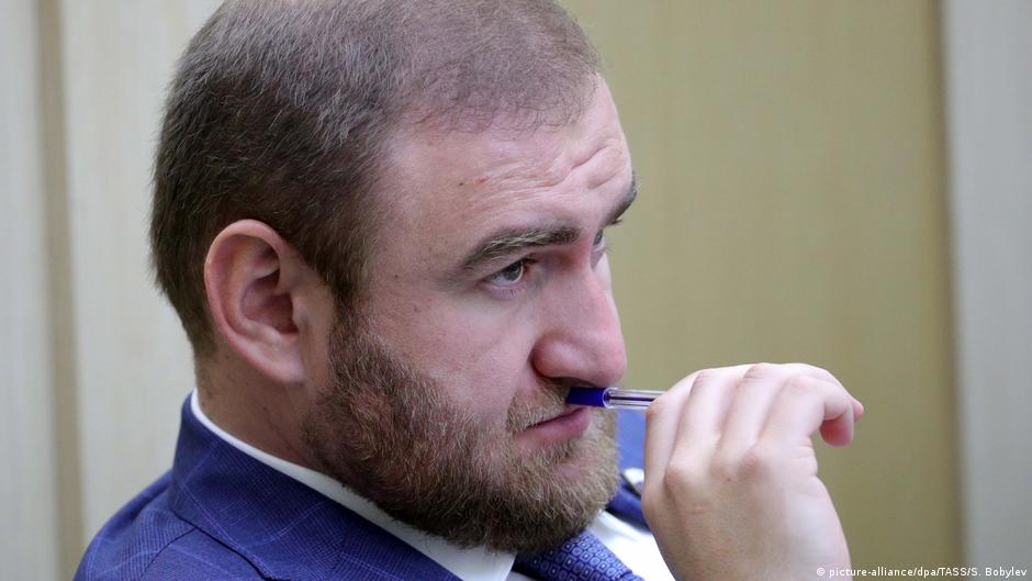 Russian senator arrested in parliament – DW – 01/30/2019