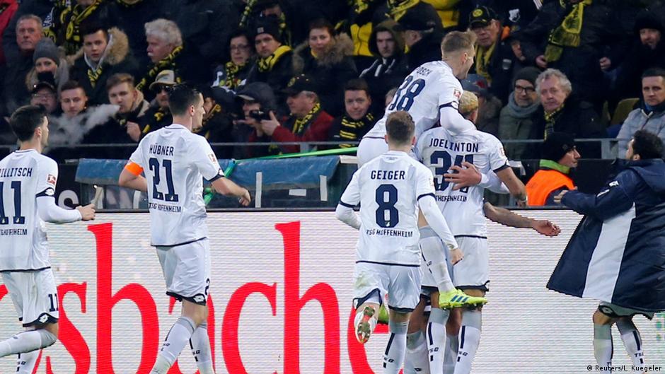 Bundesliga leaders Borussia Dortmund throw three-goal lead – DW – 02/09 ...