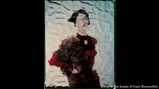 Fashion meets surrealism in photos of Erwin Blumenfeld – DW – 02/14/2019