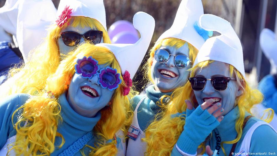 German town claims record Smurf gathering – DW – 02/17/2019