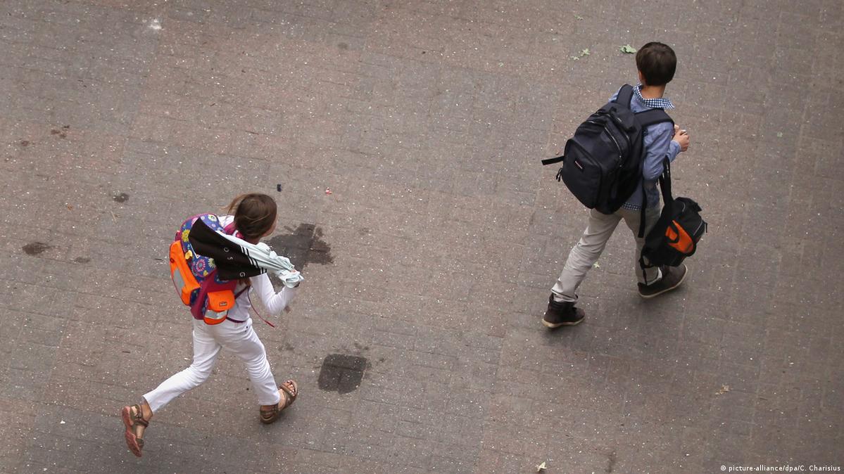 1 in 5 children in Germany live in poverty – DW – 07/22/2020