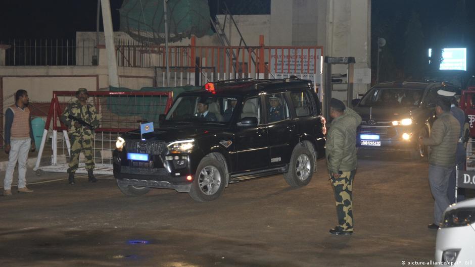 Pakistan returns captured pilot to India – DW – 03/01/2019